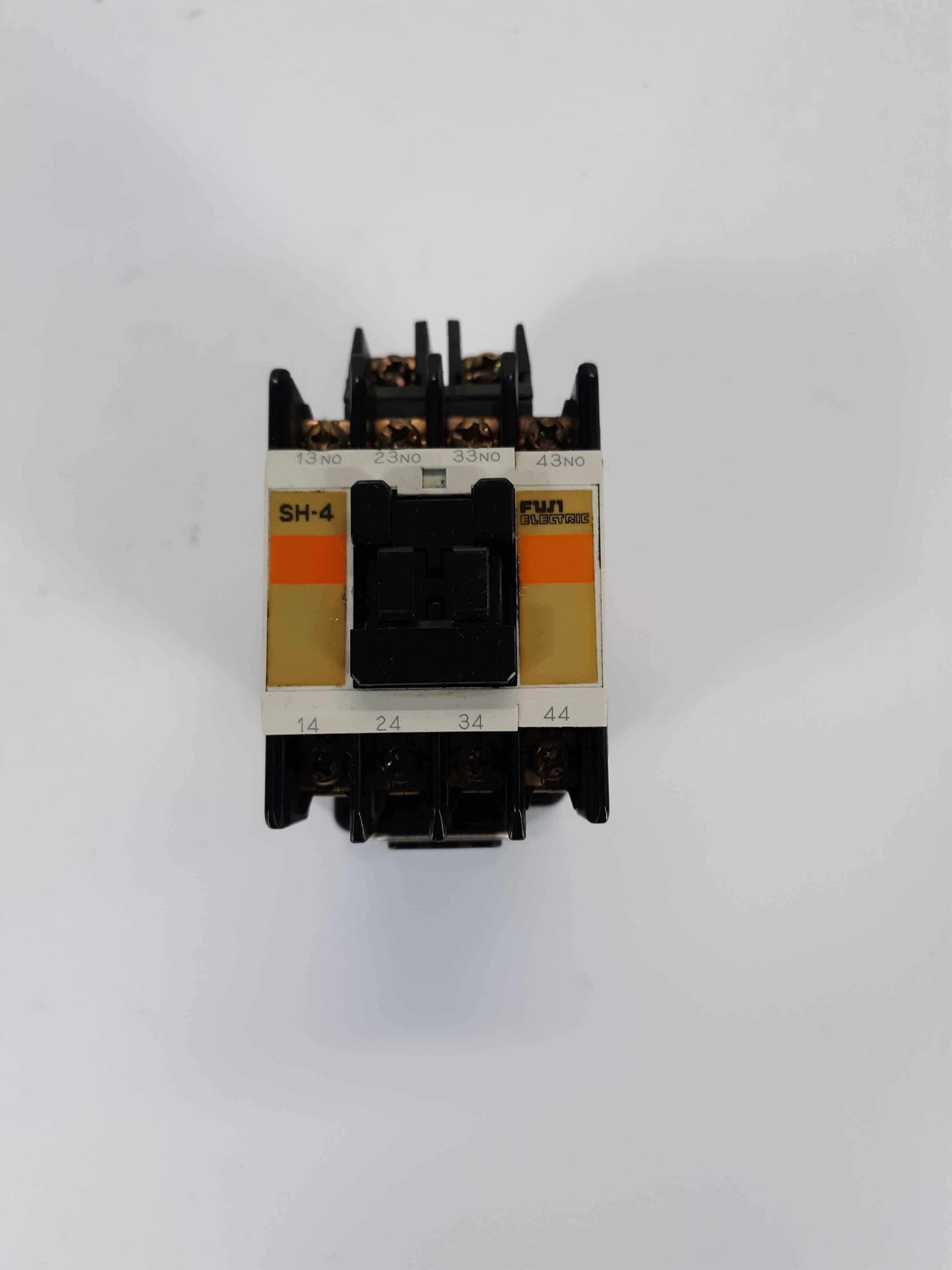 Fuji Electric SH-4 110V Contactor 110V Coil 220/440V 4Amp
