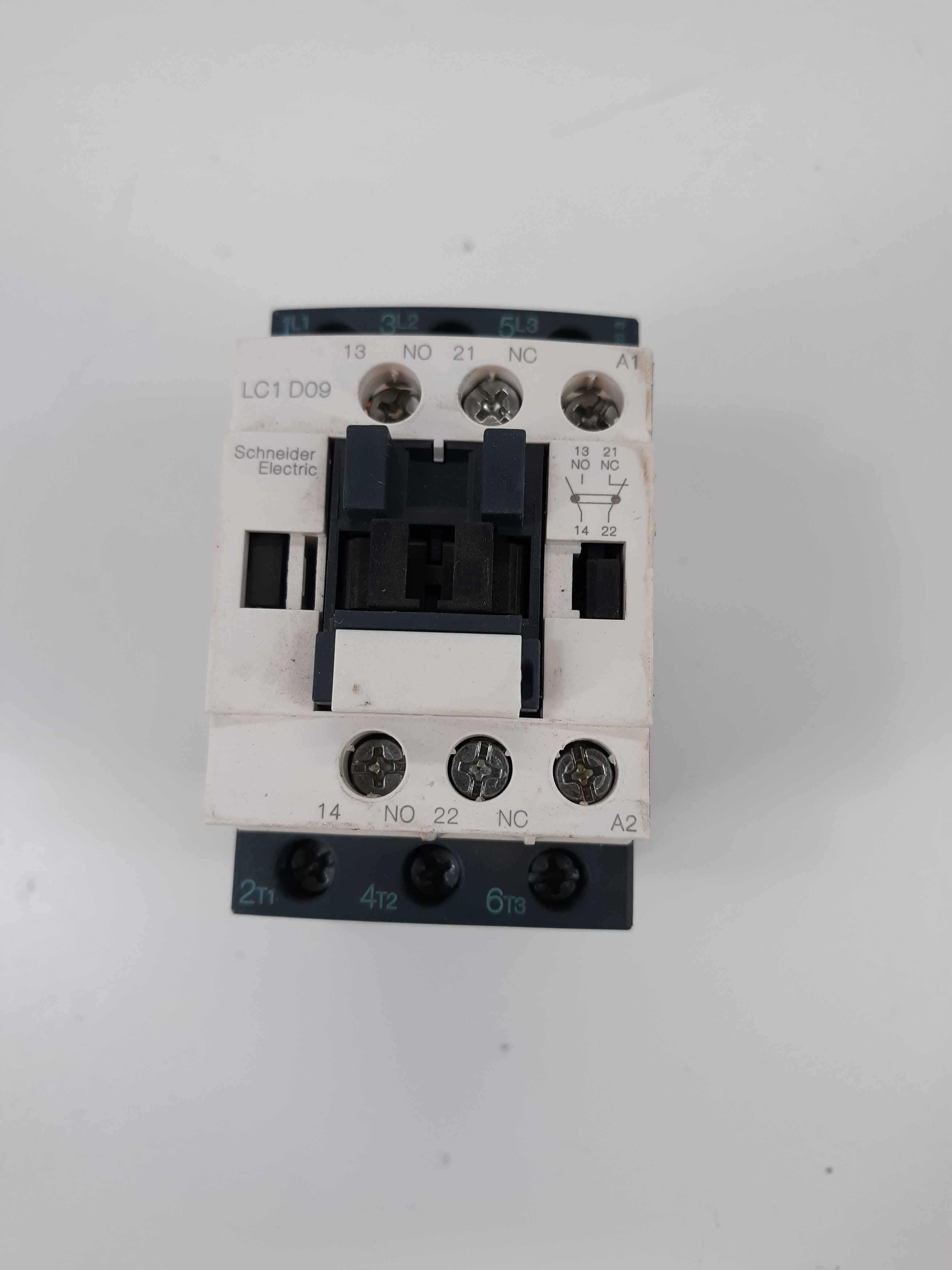 Schneider Electric LC1 D09 120V Contactor 120V Coil, 600VAC 25Amp