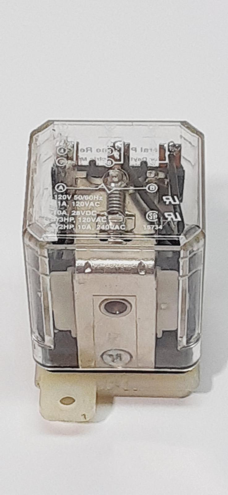 Dayton Electric 5X841F Relay 240VAC 11Amp, 120VAC Coil W/Socket Base
