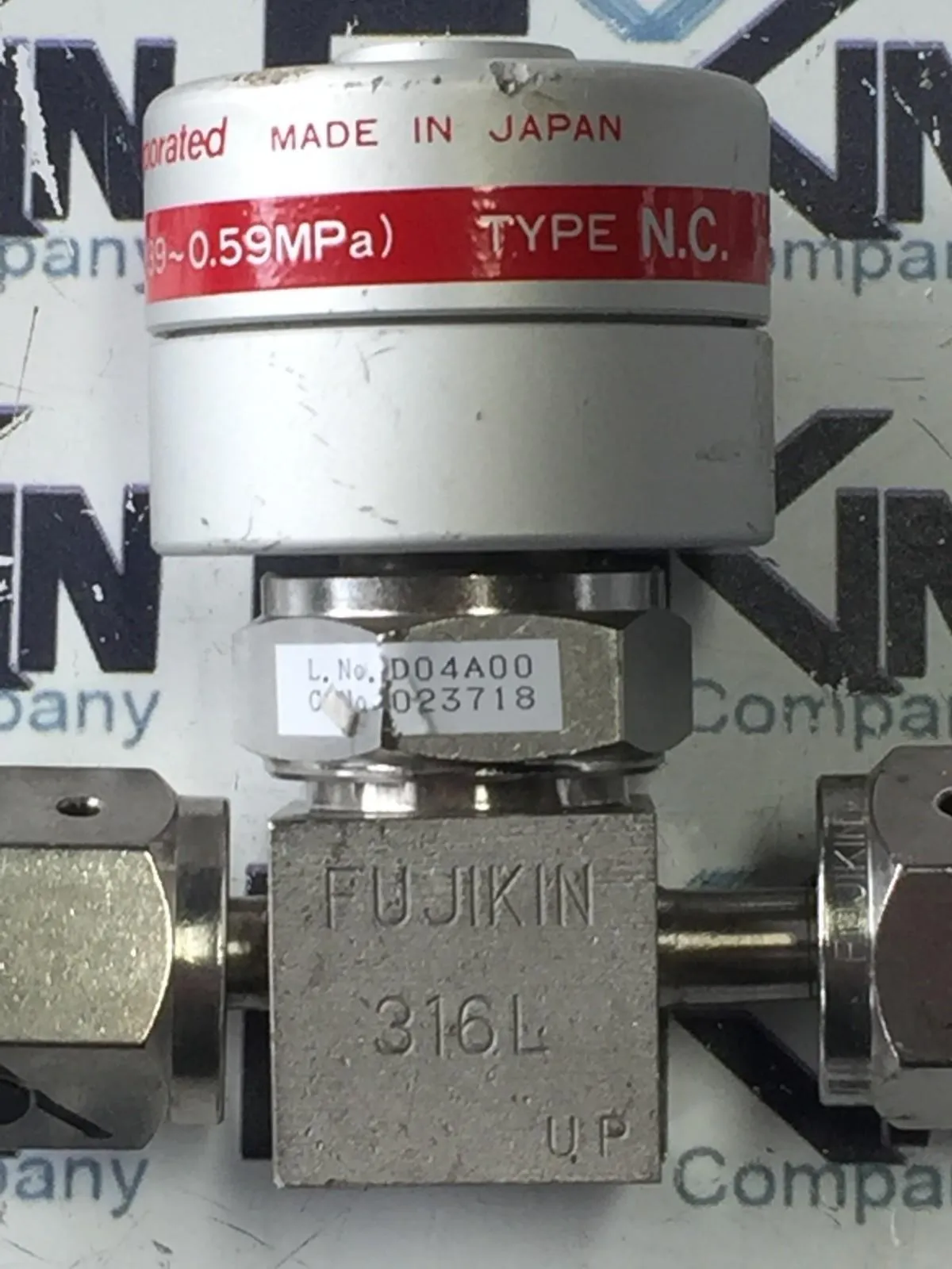 Fujikin D04A00 TYPE N.C. Pneumatic Valve