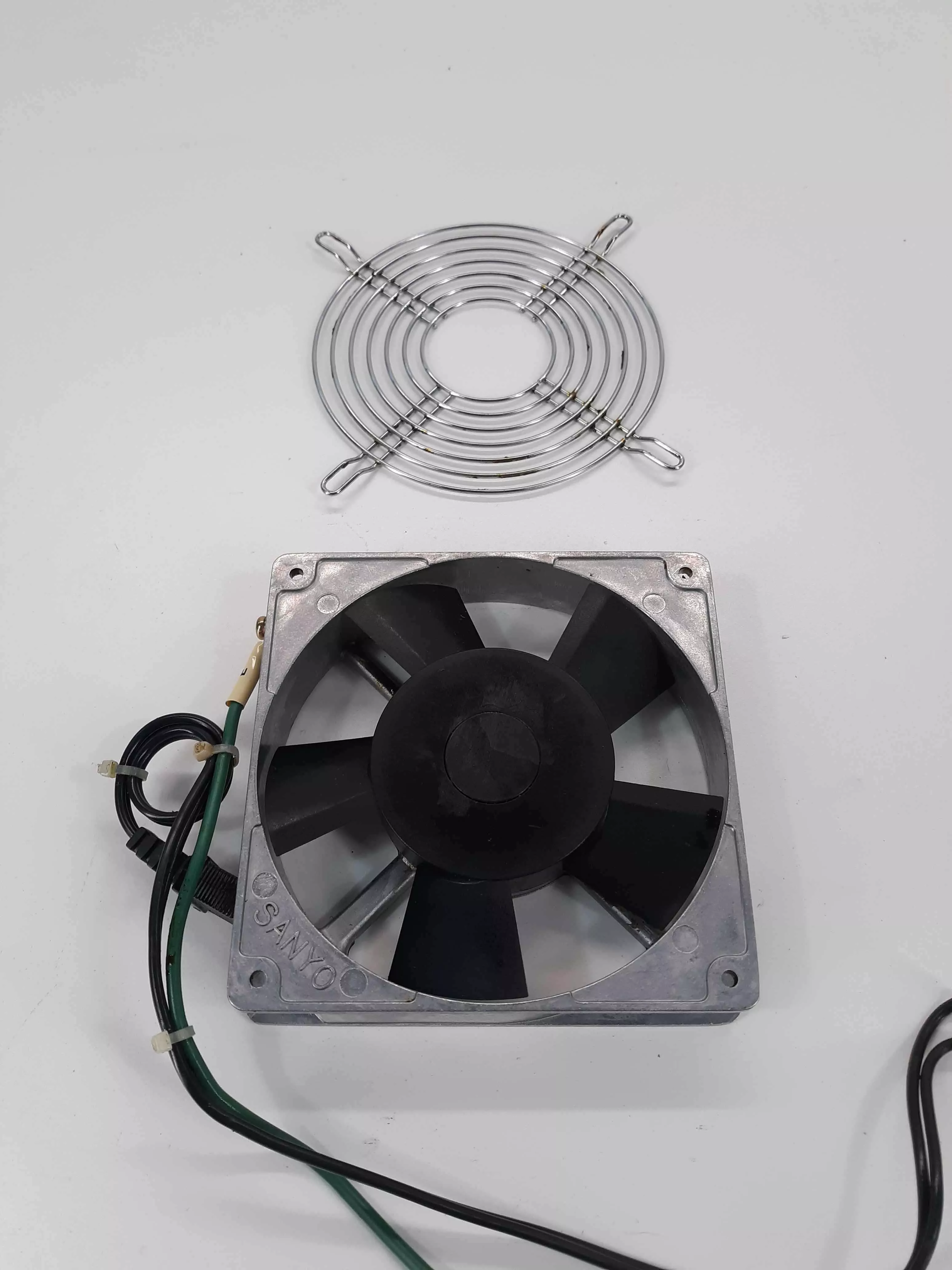 Sanyo Denki 109S088 San Ace 25 Fan Axial Computer Cooling