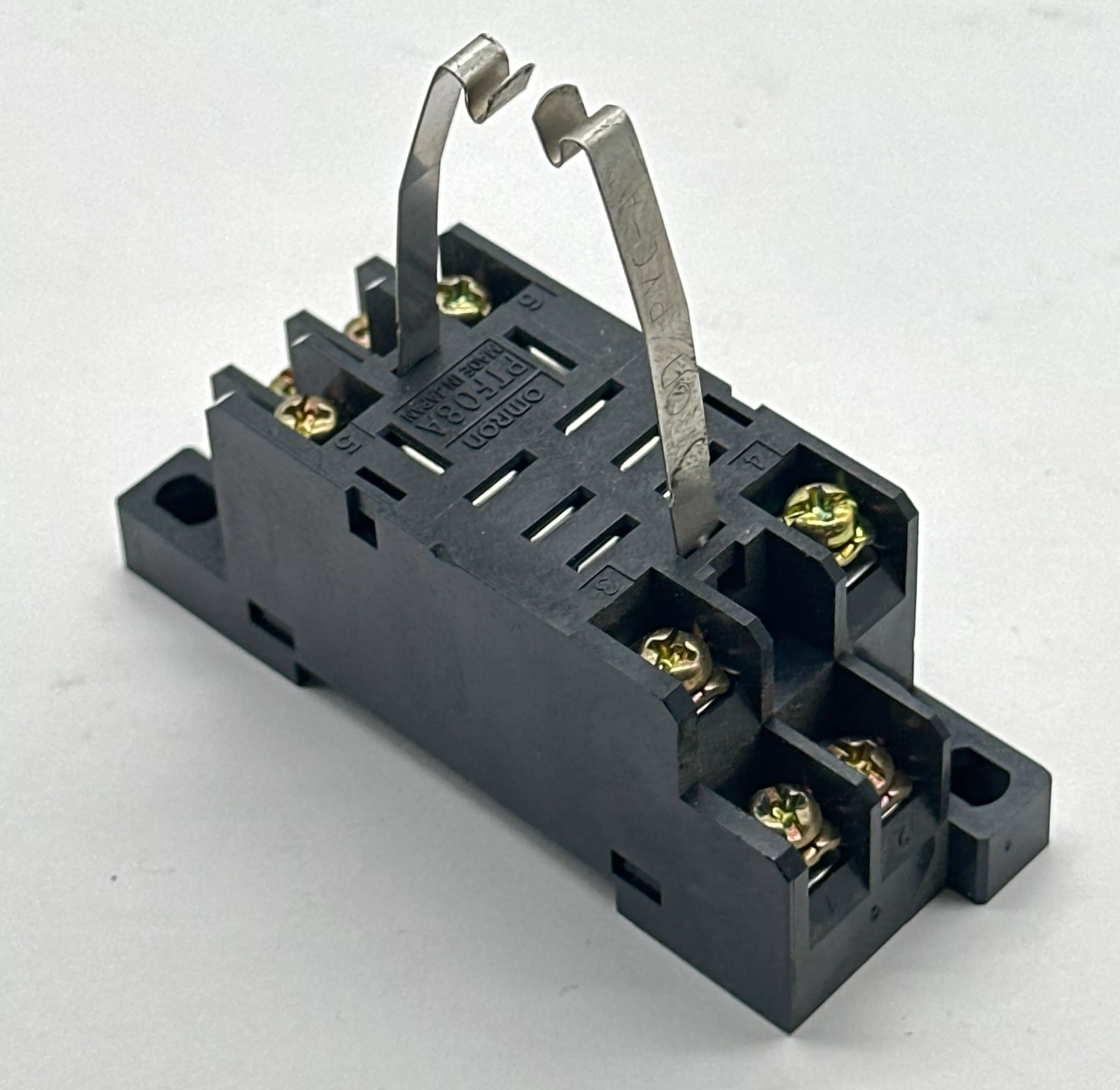 Omron PTF08A Relay Socket, 250V 15A, 8-Pin