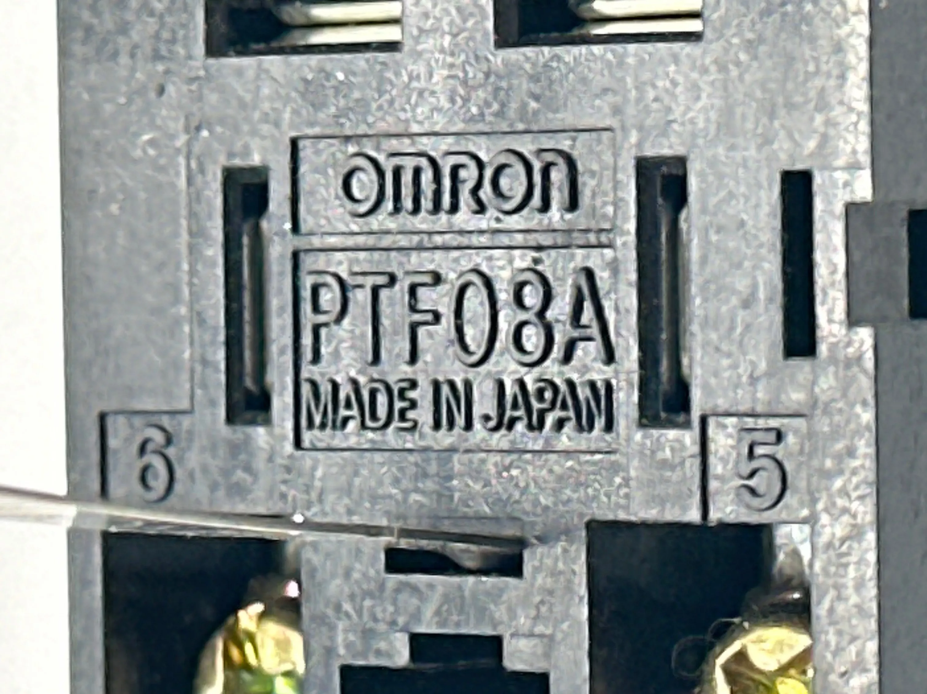 Omron PTF08A Relay Socket, 250V 15A, 8-Pin